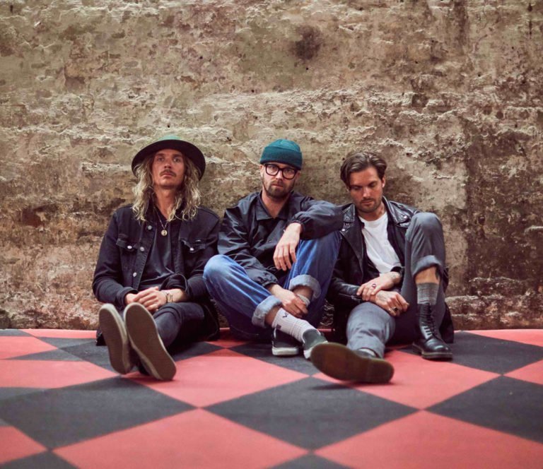 SUNSET SONS Release New Single ‘SUPERMAN’ Ahead Of 2nd Album & UK Tour