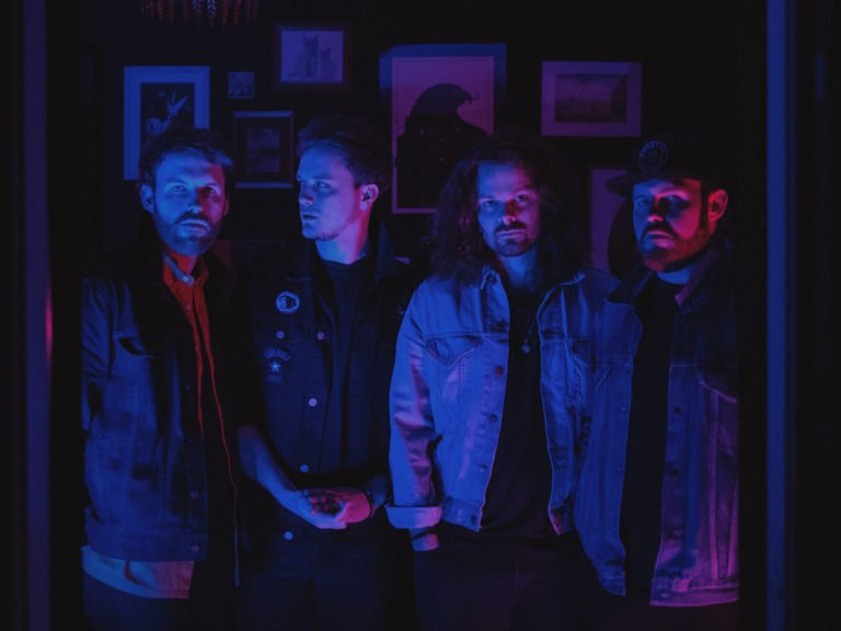 TRACK PREMIERE: Laura Oakes - ‘Welcome to the Family’ | XS Noize ...