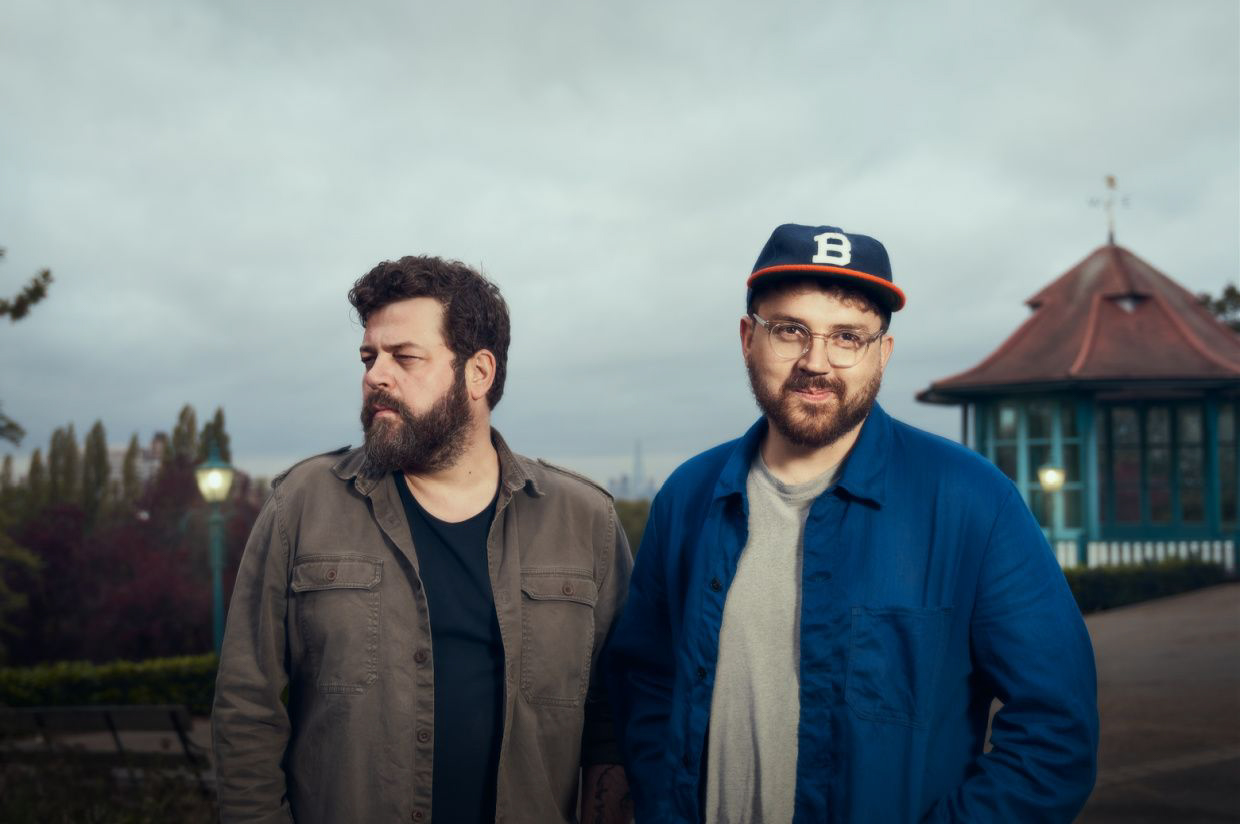 BEAR’S DEN Return With Their Powerful New Single 'Stitch In Time'
