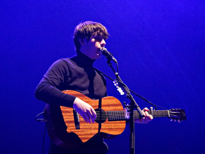 JAKE BUGG Shares New Emotive Acoustic Track 'Saviours Of The City ...