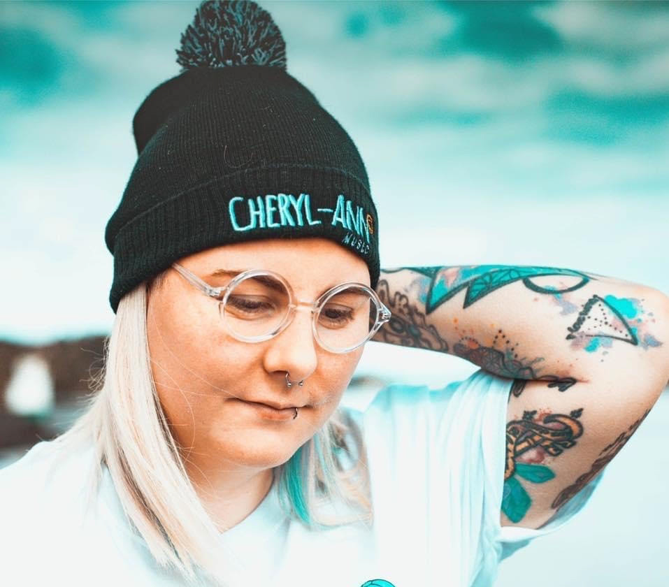 Irish Singer/songwriter Cheryl-Ann Releases New Single 'YOUNG FOREVER'