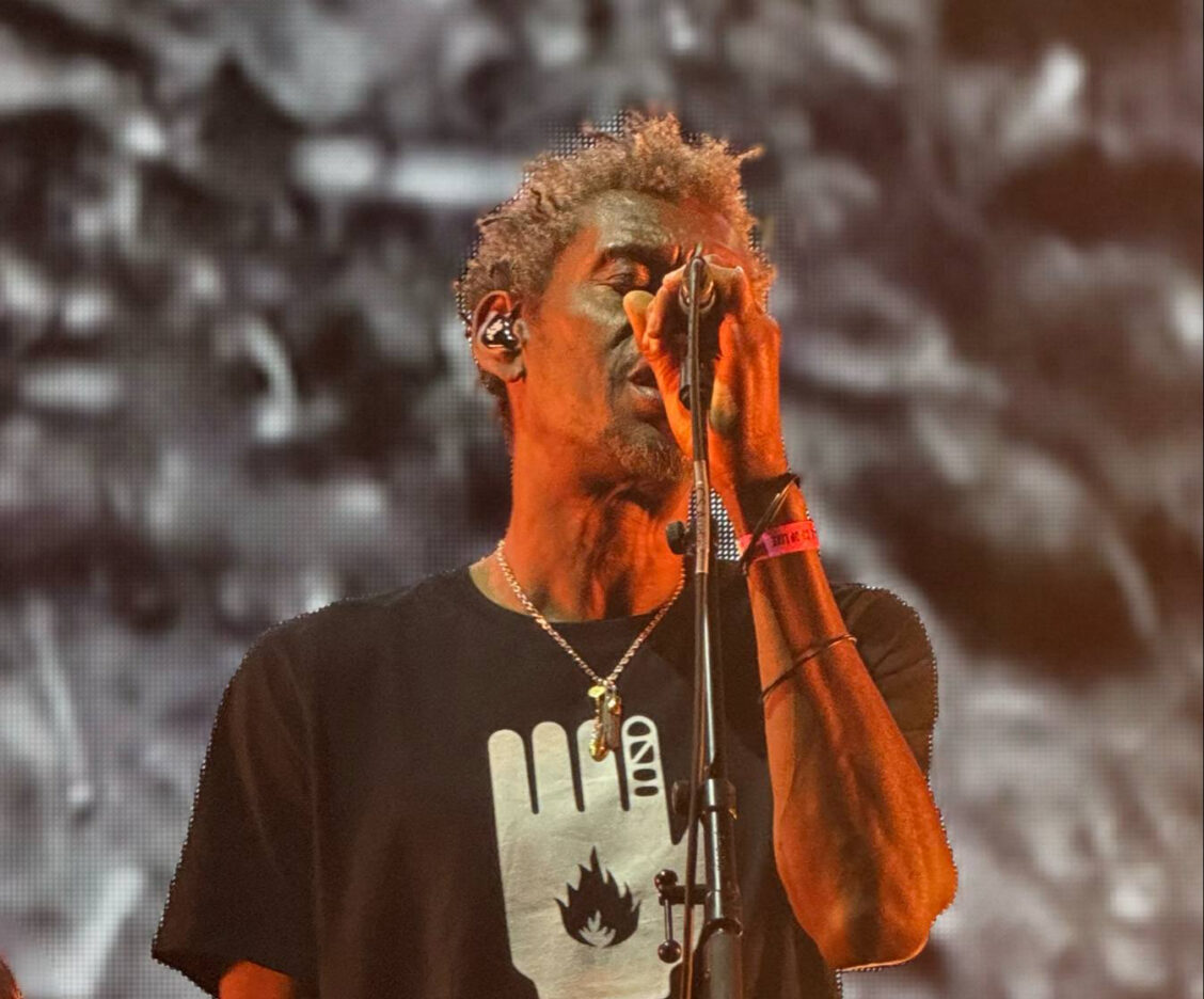 LIVE REVIEW: Massive Attack Confront War, Climate Crisis, And Corporate ...